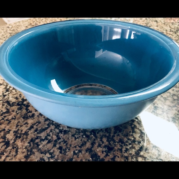 Pyrex | Dining | Rare Vintage Classic Pyrex Clear Bottom Light Blue ...